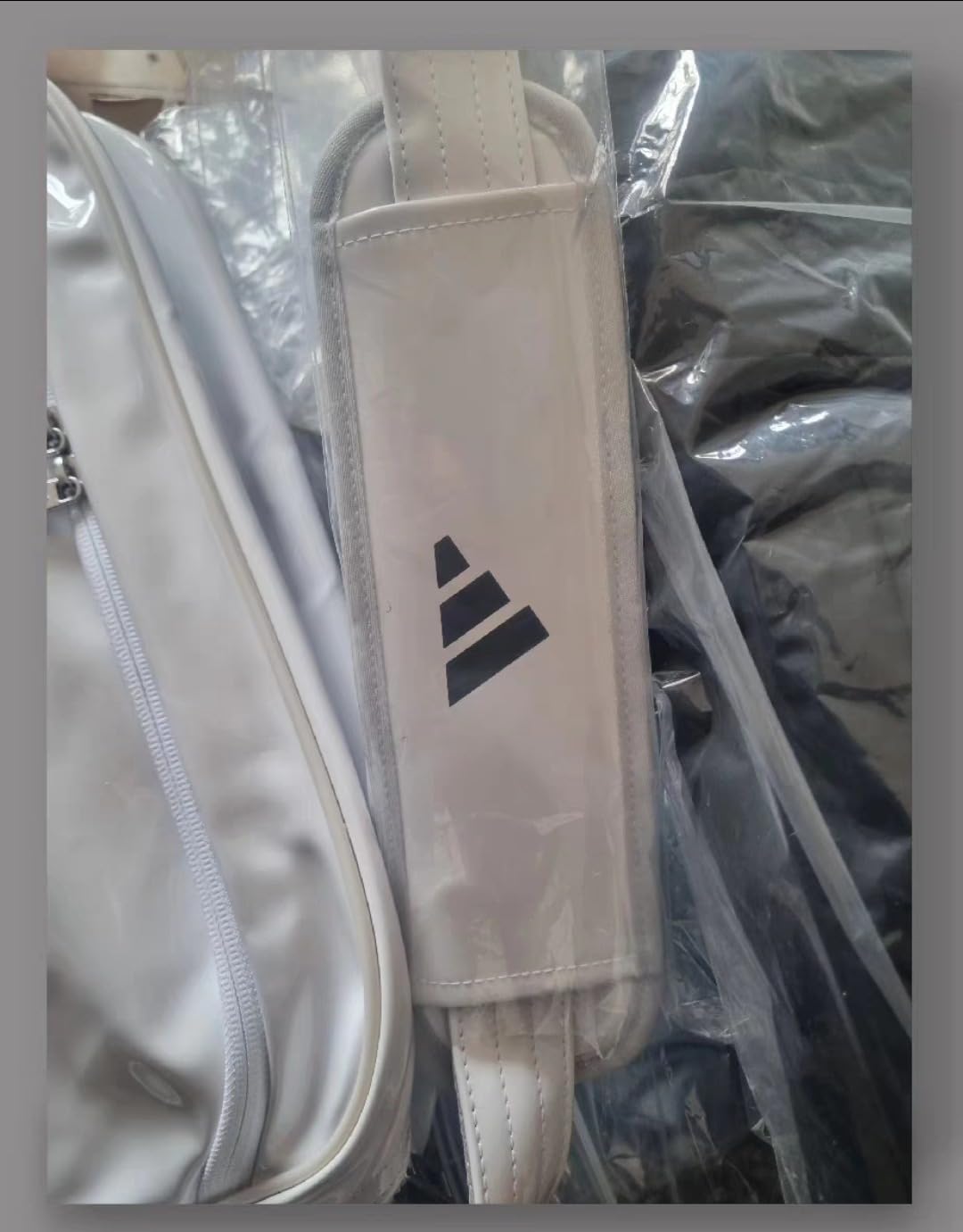 Amazon | [アディダス] ショルダーバッグ エナメルバッグ BUZ85 ブラック(IB0299) | スポーツショルダーバッグ・エナメルバッグ