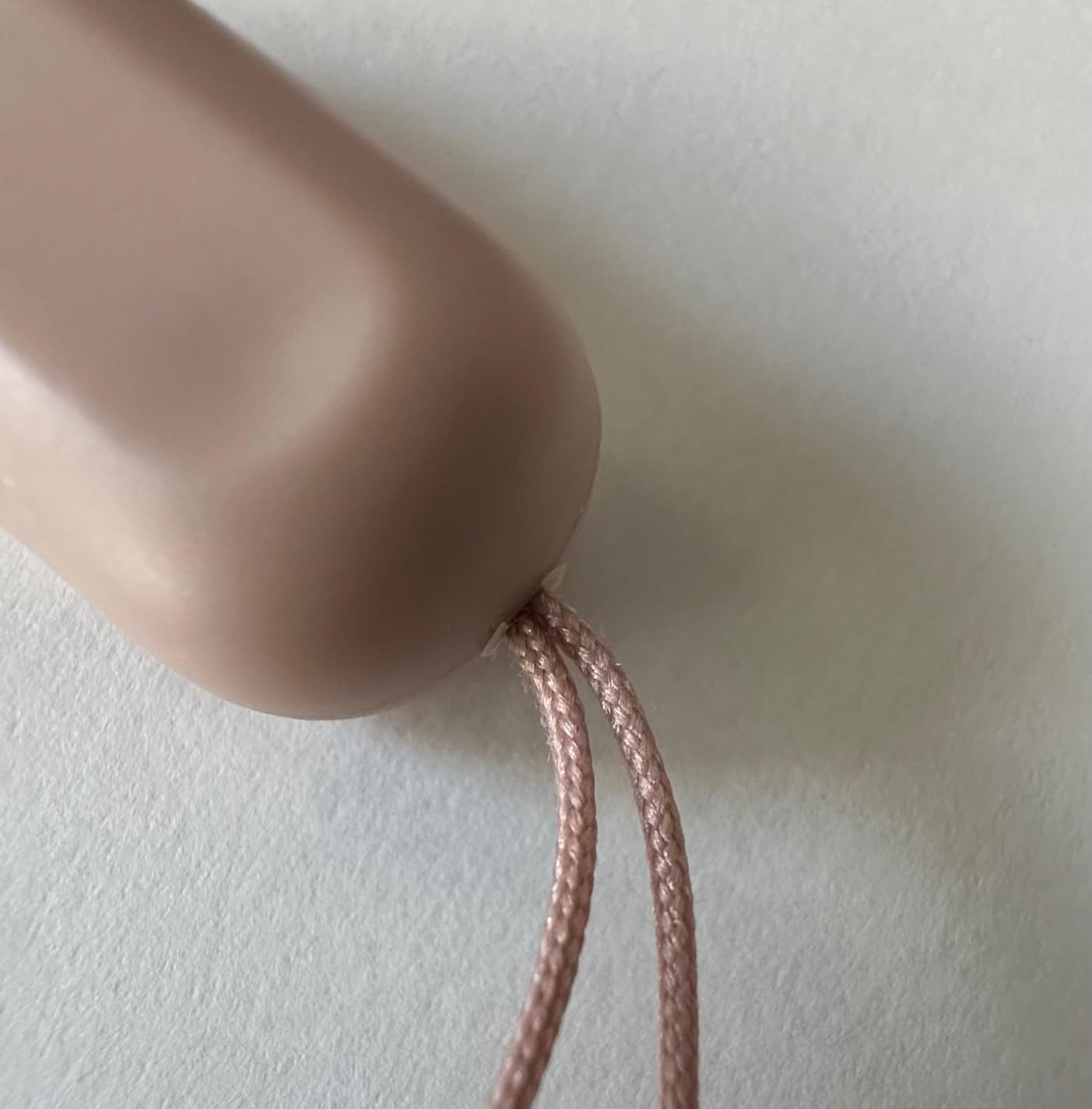 Amazon | SURPHY ハンドストラップ 2本セット 長さ調整可能 携帯電話/カメラ/USBメモリ/鍵マスコット/キーなどにも適応 携帯ストラップ スマホひも (ブラック&グレー ...