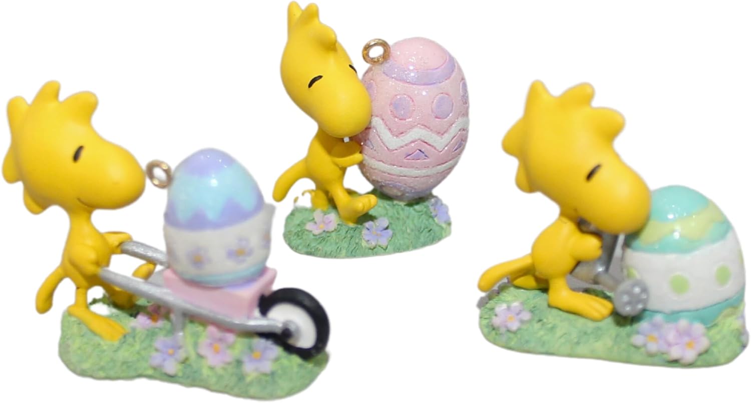 Amazon.com: Joyful Garden Peanuts Hallmark 2005 QEO8252 Spring Easter ...