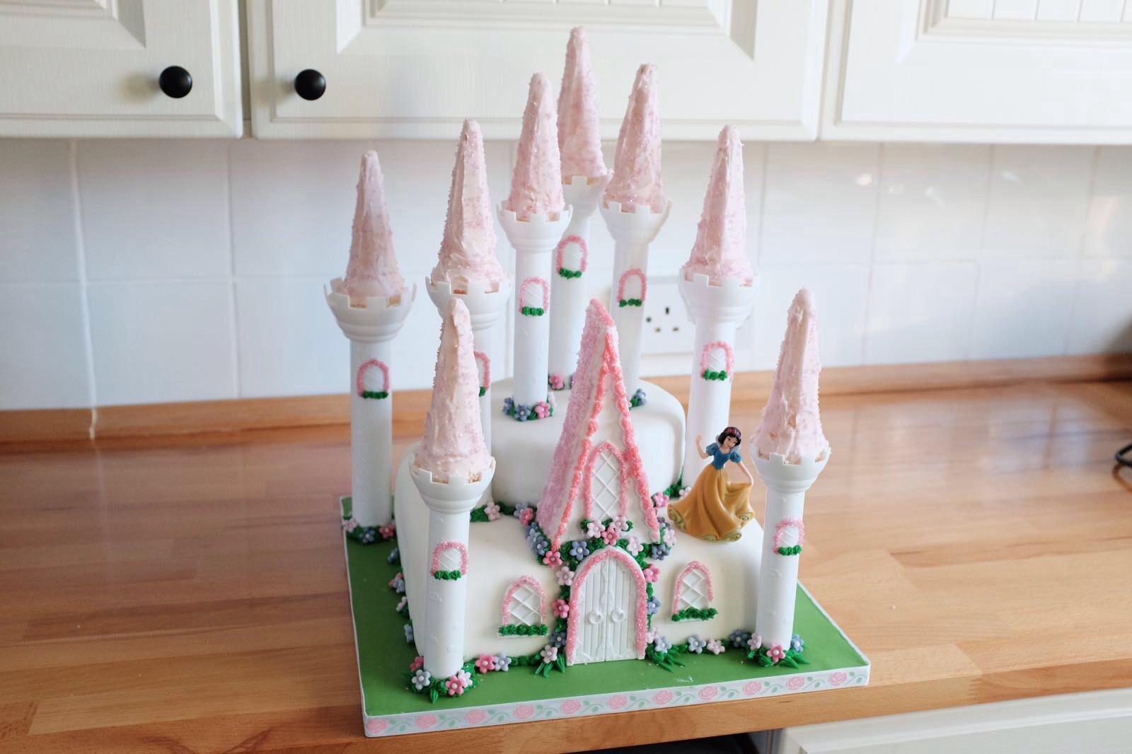 Wilton Castle Cake Tin Set, 32 Pieces : Amazon.co.uk: Home & Kitchen