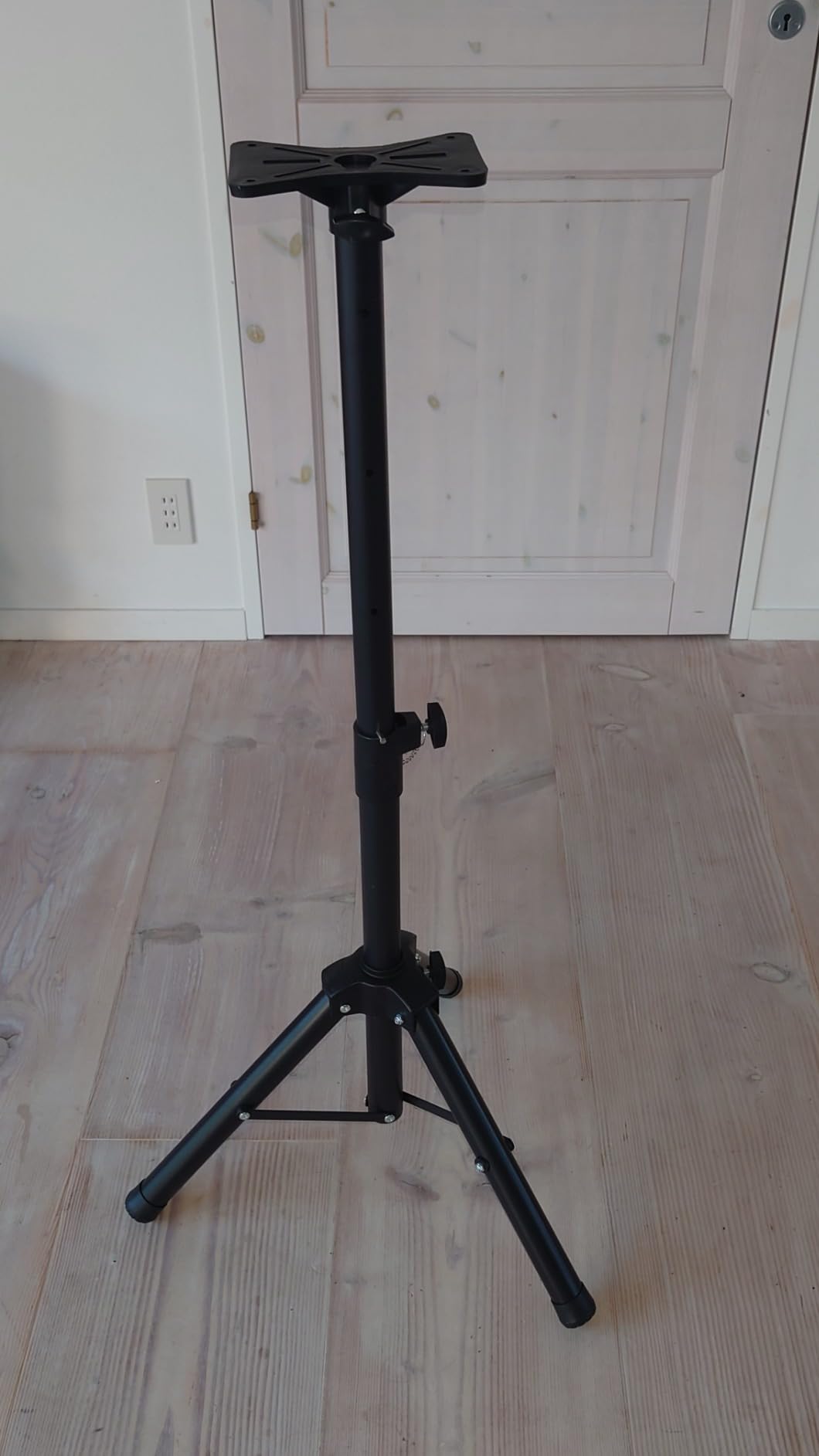 Amazon | Deerouスピーカースタンド、伸縮式本棚スピーカースタンド、ファミリーステージ会議室に最適 (60cm-115cm)（90-180cm） (60cm-115cm ...