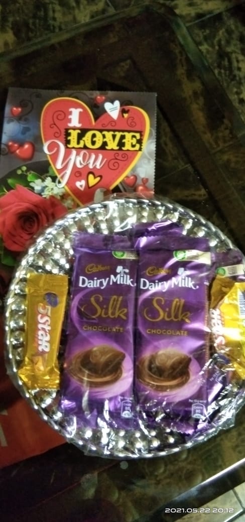 Cadbury Premium Chocolates Basket for Your Partner Combo (Cadbury Silk ...
