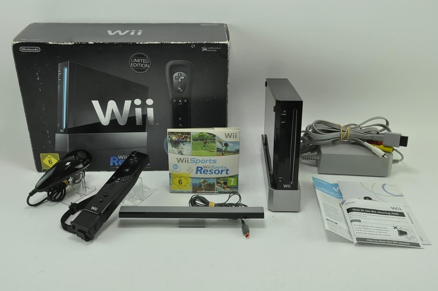 Amazon.com: Nintendo Wii Limited Edition Sports Resort Pak - PAL [UK ...