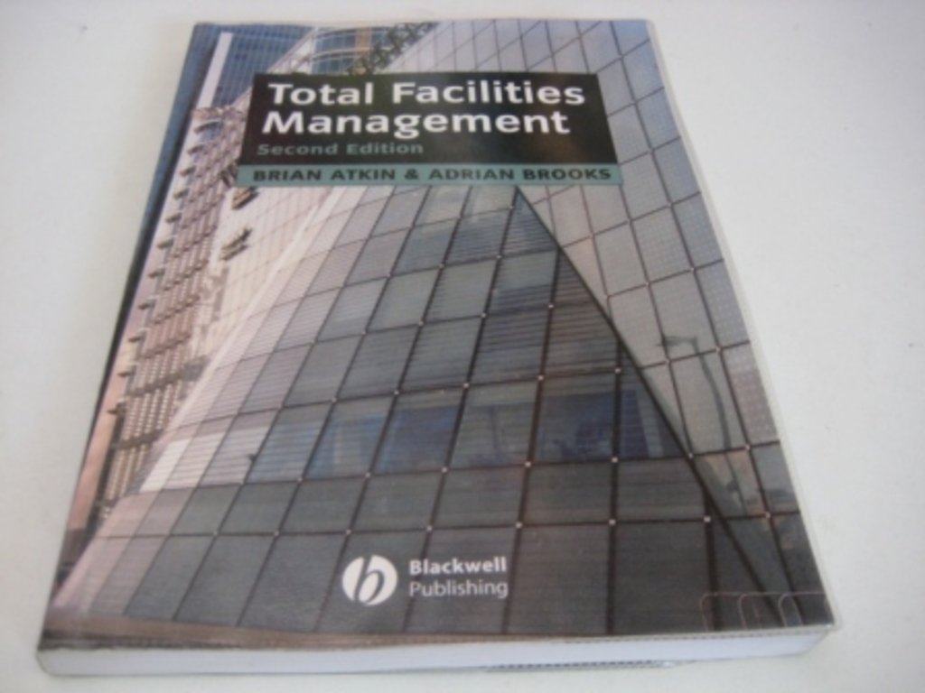 Total Facilities Management: Amazon.co.uk: Atkin, Brian, Brooks, Adrian ...