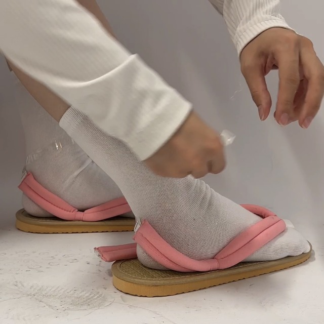 Watch How to wear the shoes on Amazon Live