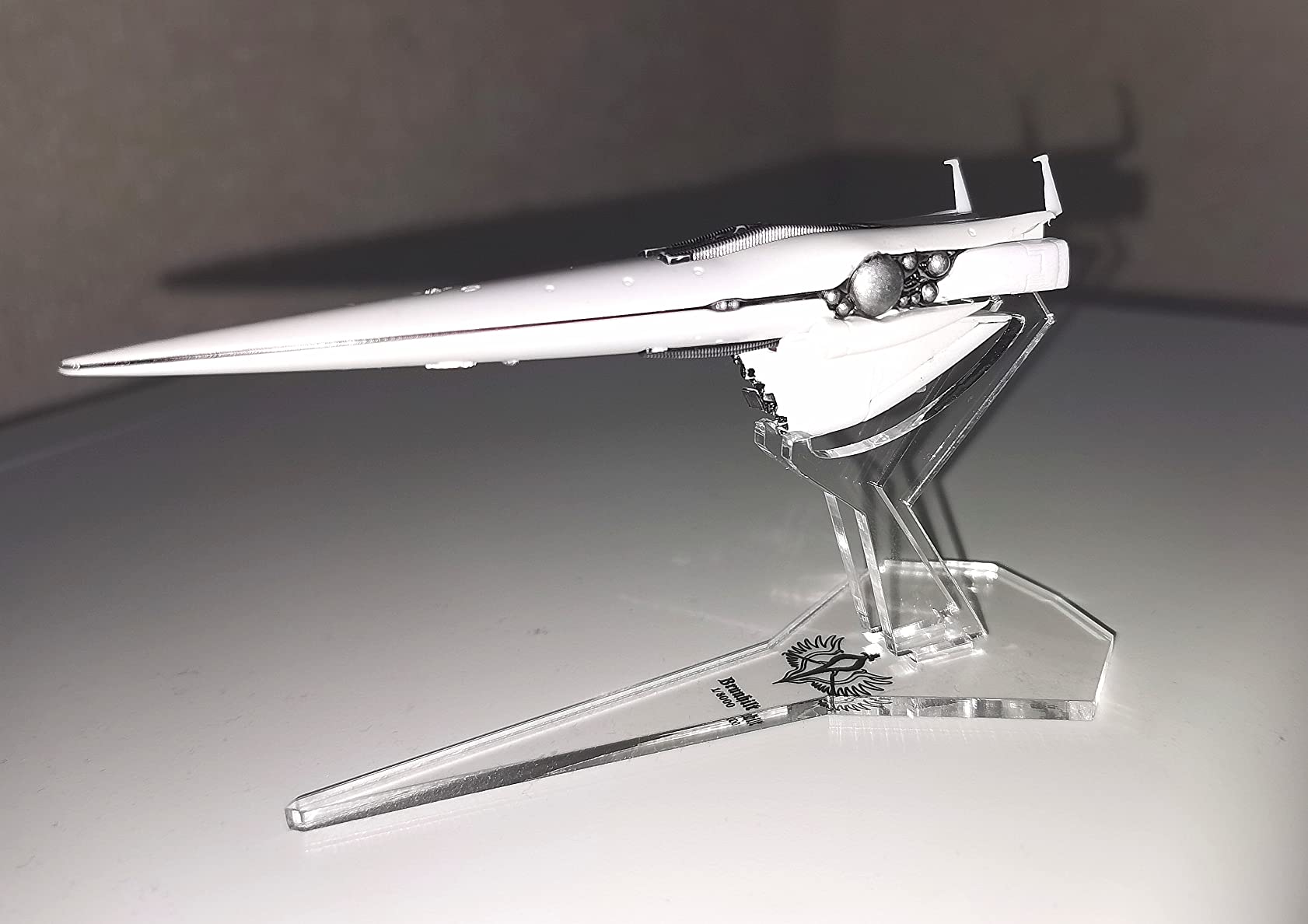 Amazon.co.jp: エイチエムエー(Hma) HMA 銀河英雄伝説 帝国総旗艦 ブリュンヒルト 1/8000スケール プラモデル 成型色 : おもちゃ