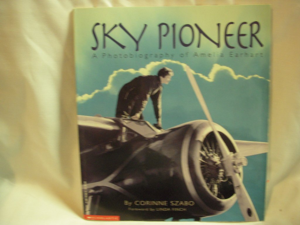 Sky Pioneer A Photobiography of Amelia Earhart: Corinne Szabo ...