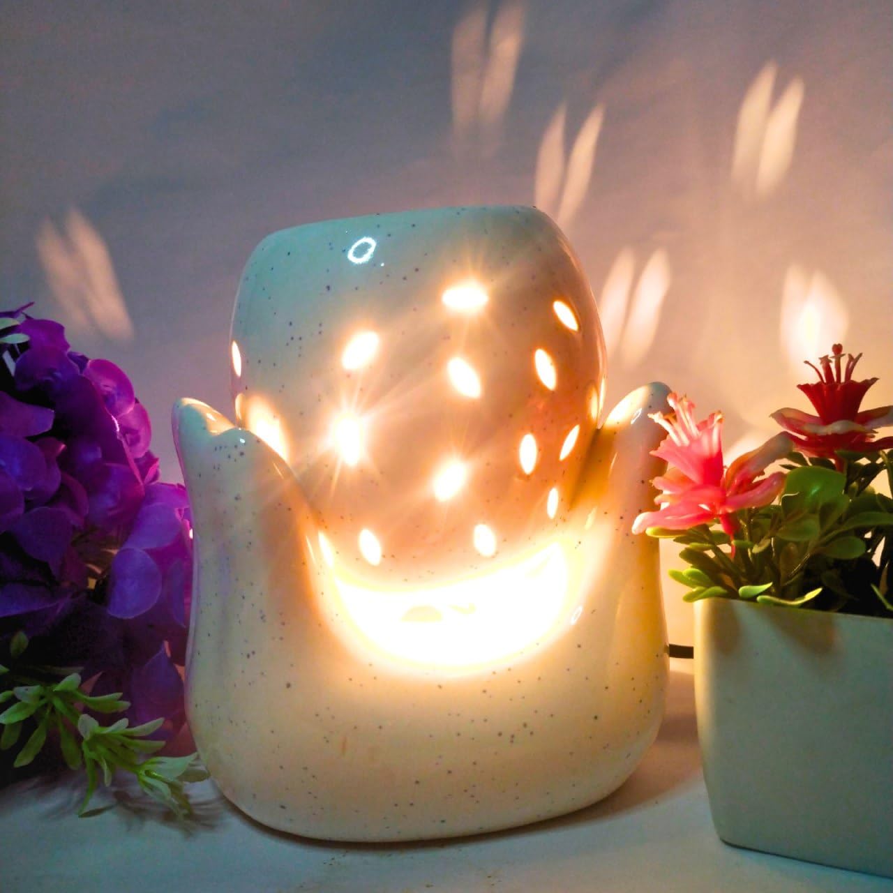White Ceramic Oil Diffuser with Lavender Fragrance (30 ML) : Amazon.in ...