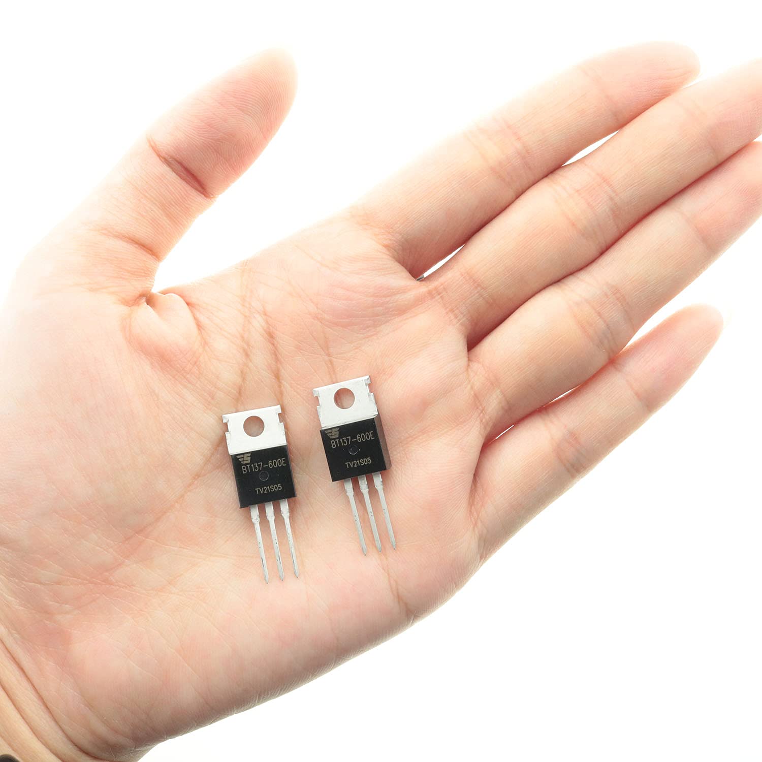 Buy CZQC BT137-600E Triacs 10PCS BT137-600E 8A 600V SMD Schottky ...