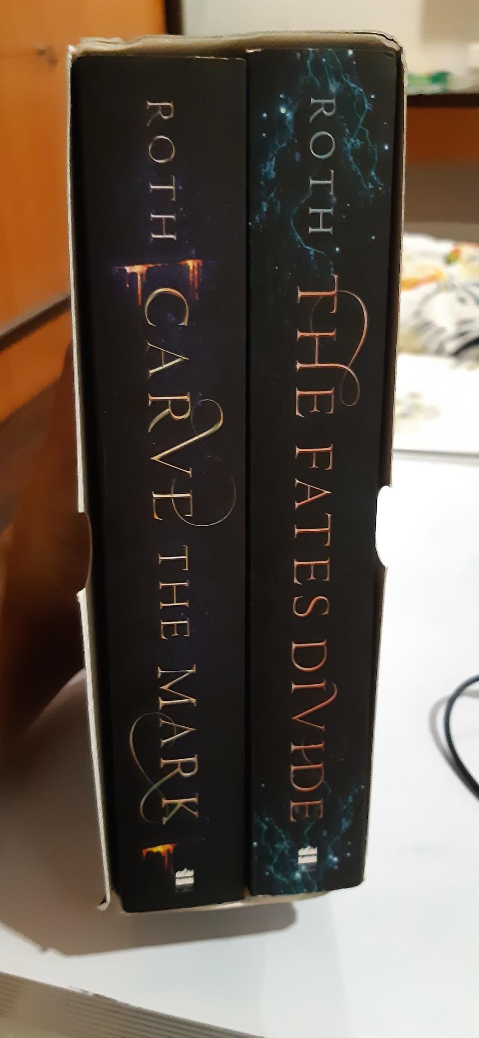 The Carve the Mark Duology Boxed Set : Veronica Roth: Amazon.in: Books