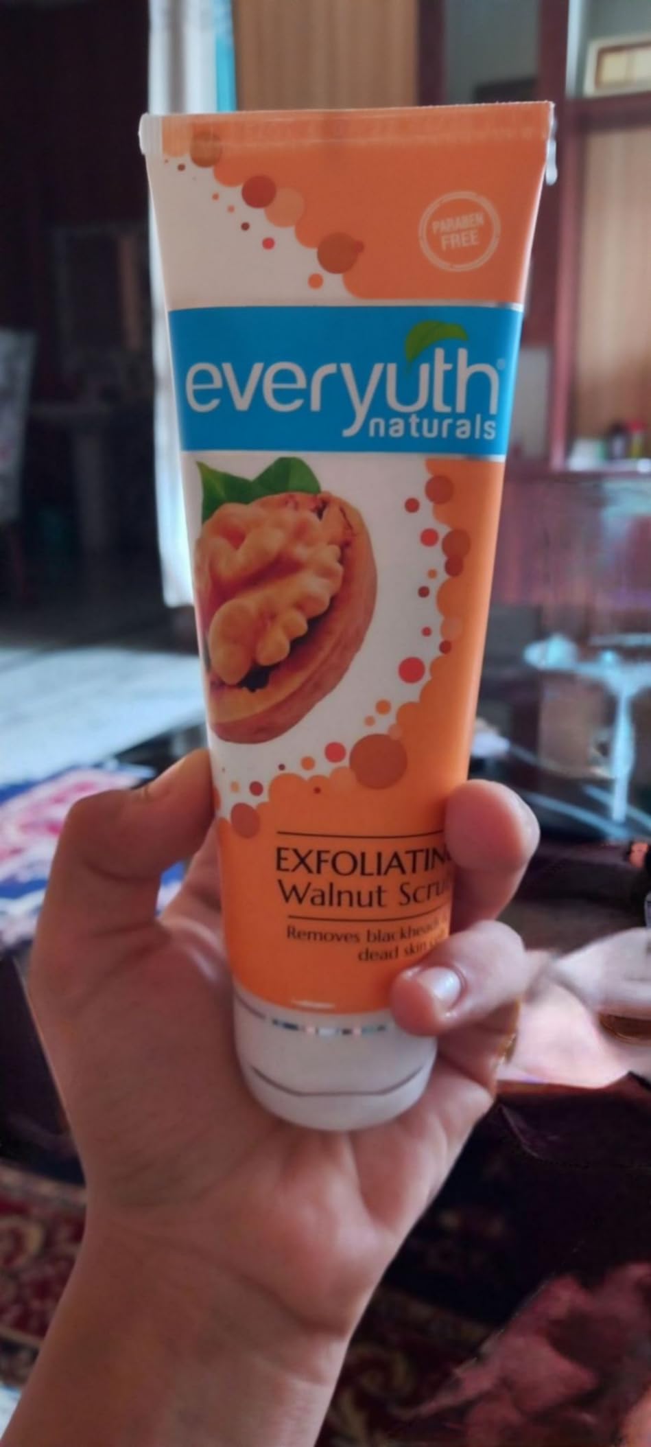 Buy Everyuth Naturals Exfoliating Walnut Scrub, 100gm, Tube Online at ...