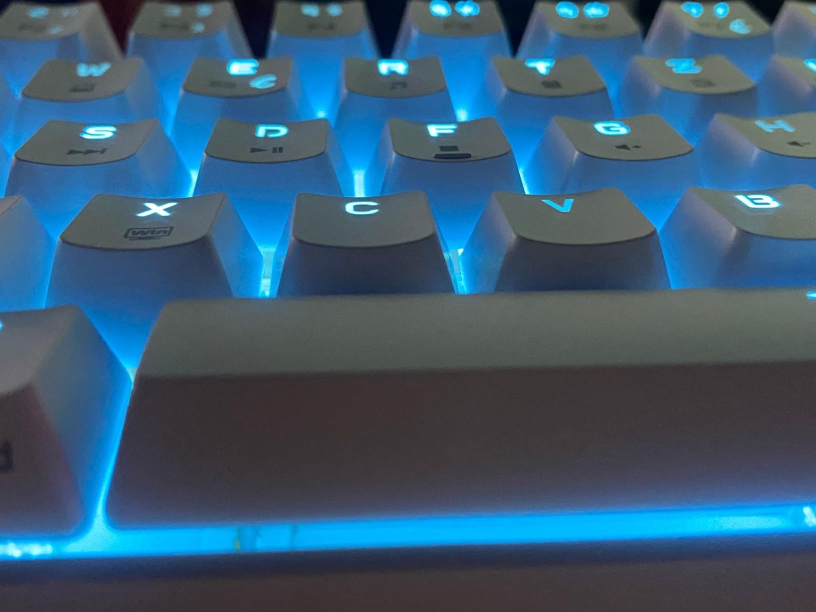 TMKB T61SE Gaming Mechanische Tastatur mit Deutsches QWERTZ Layout,Rote ...