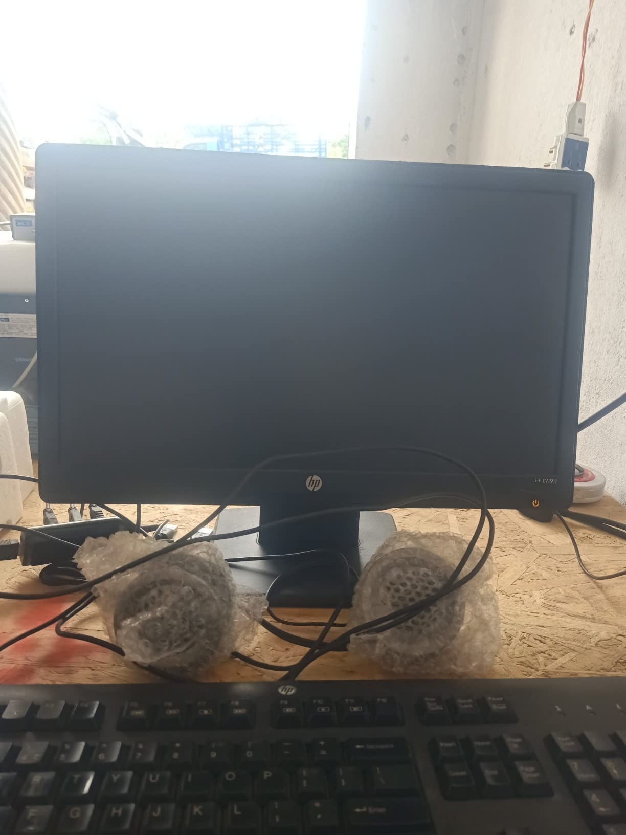 (Refurbished) HP EliteDesk 19" All-in-One Desktop Computer Set (Intel ...