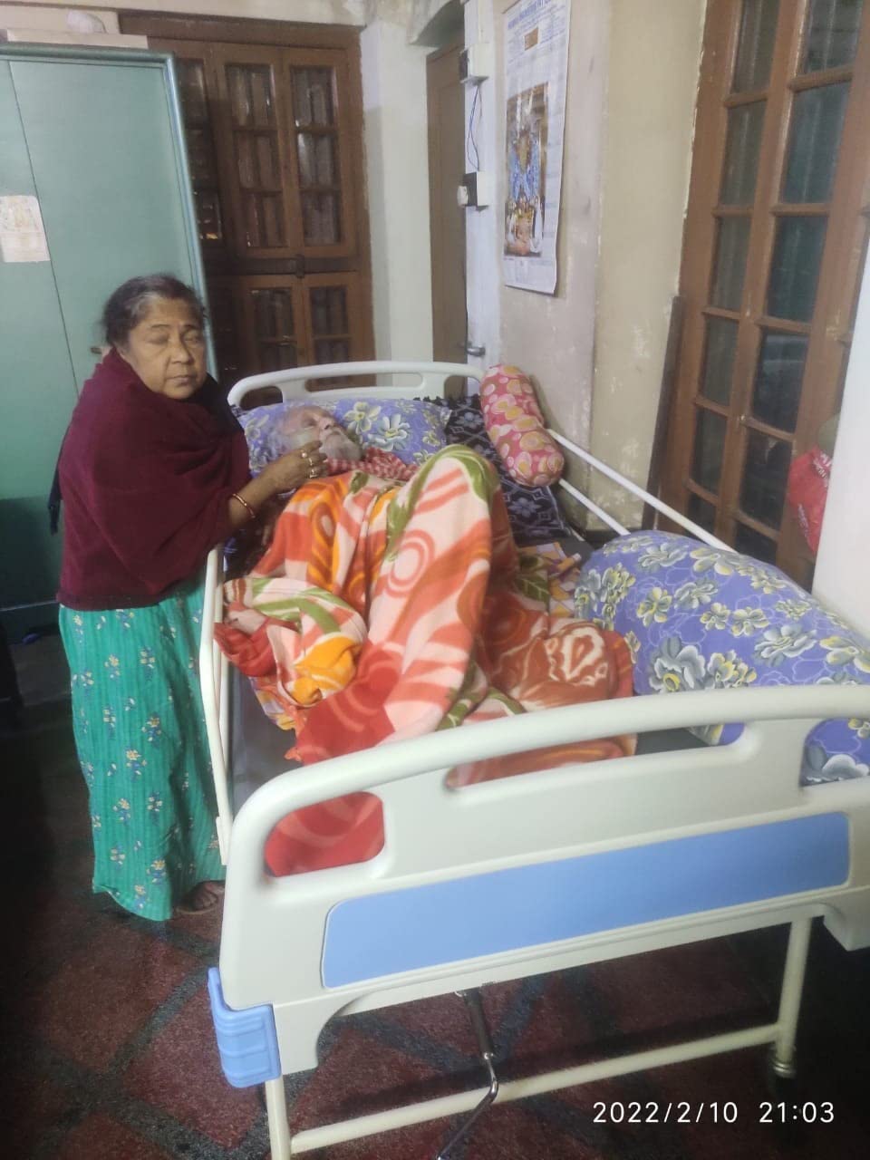 P.M.P.S. Pmps 2 In1 Patients Medical Bed I Commode On Bed I Detachable Wheels I 1- Function Head ...