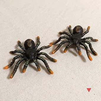 Amazon.co.jp: Set of 2 Miniature Tarantula Figures : Toys & Games