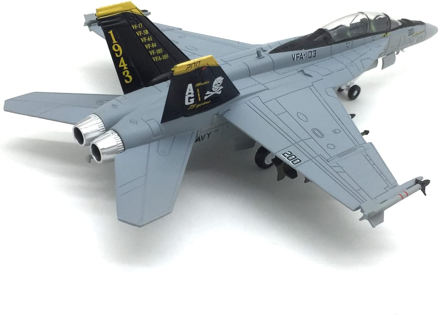 Amazon.com: Classic Fighter Model 1:100 USA Hornet F-18 Two-Seater ...