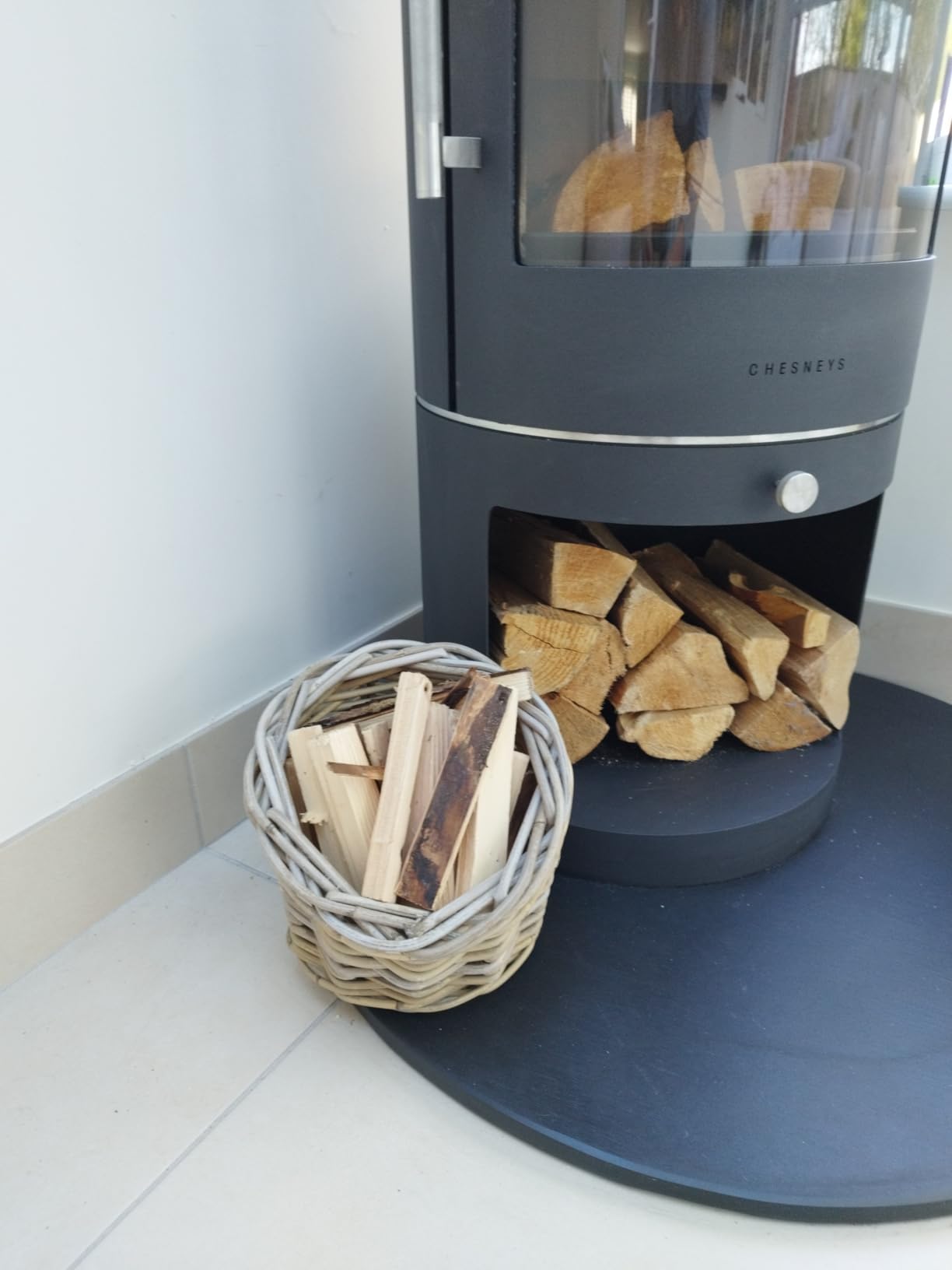 Ivyline Round Kindling Basket in Natural Wicker - Durable Firewood ...
