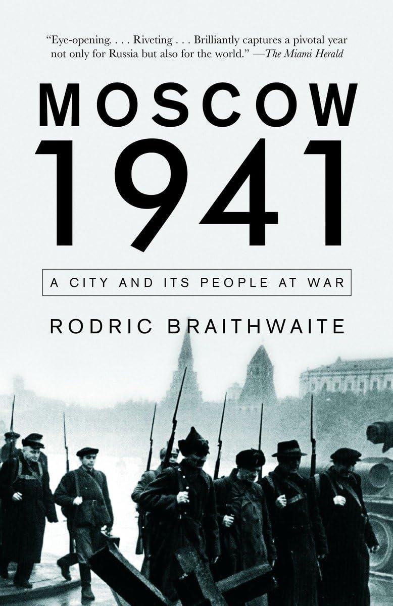 Moscow 1941: A City and Its People at War: Braithwaite, Rodric ...