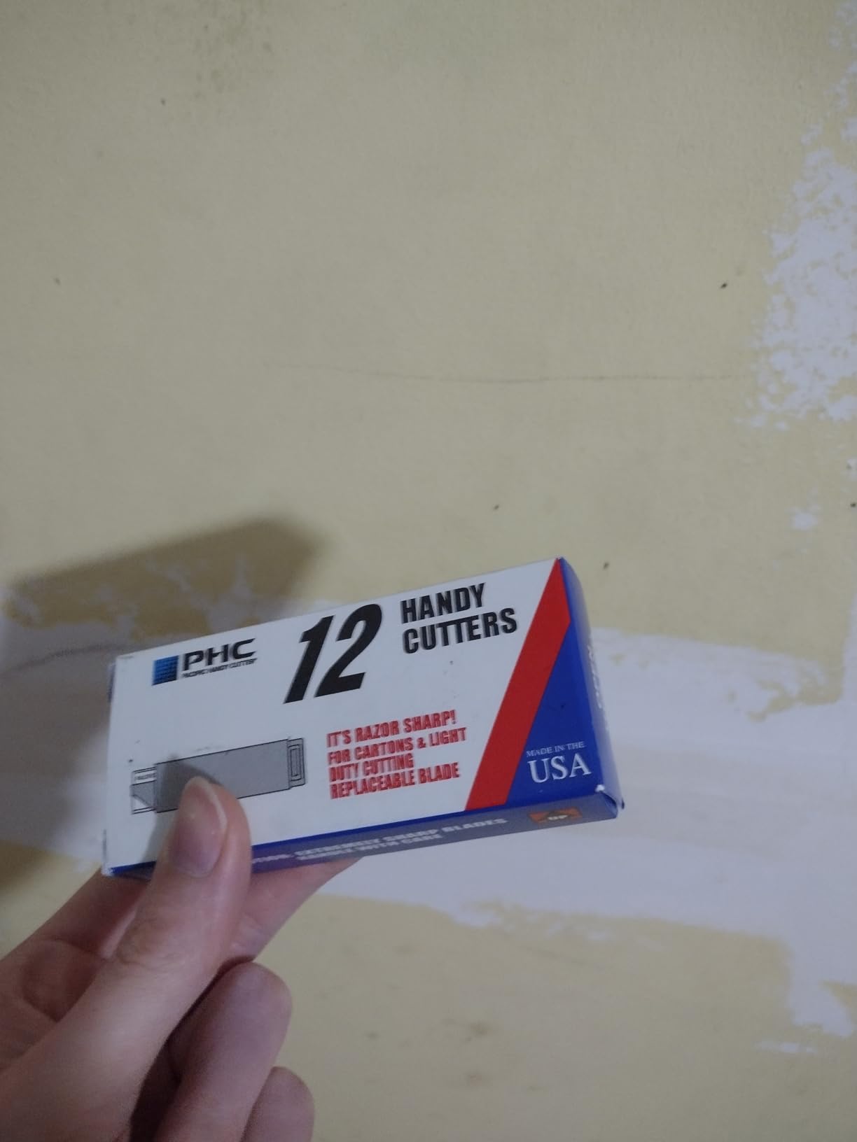 Amazon.com: Pacific Handy Cutter Inc. HC100 掌上型切刀,敲開/敲擊關閉,每盒 12 個,分類(包裝 ...