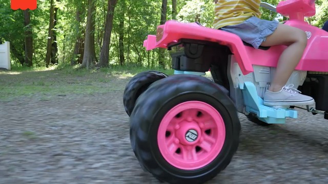 Watch GWT19 - Power Wheels Barbie Racing ATV - Demo on Amazon Live