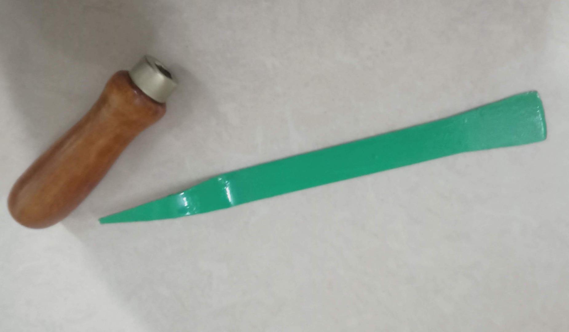 Kraft Seeds Khurpi Wooden Handle Long Blade Easy to Use Great Grip ...
