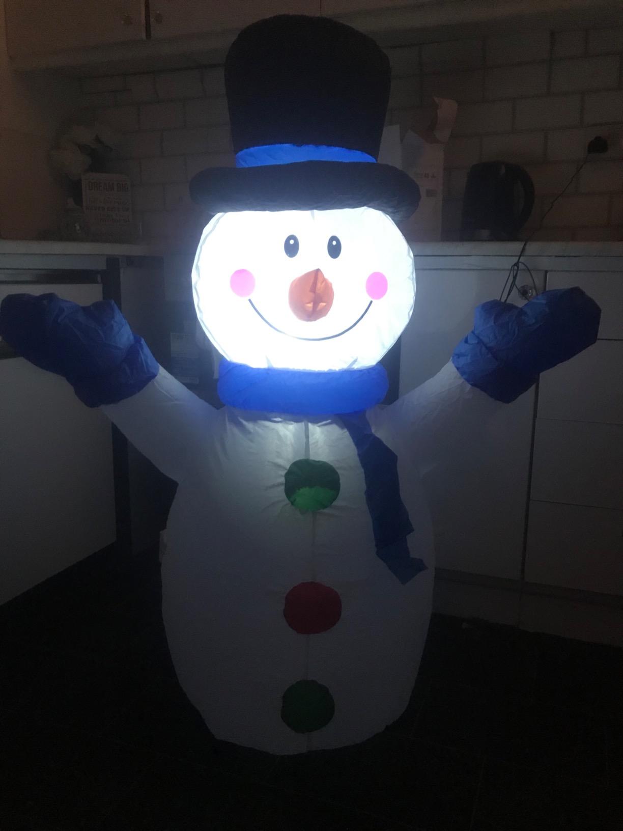 Garden Mile Novelty Snowman with LED Lights - Cuddly Design Electric ...
