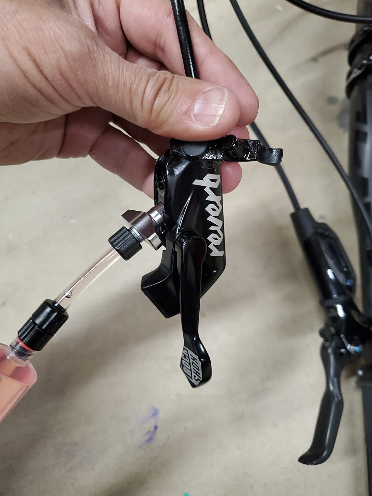 Amazon.com : RockShox Bleeding Edge Tool, Reverb 1x Remote : Sports ...