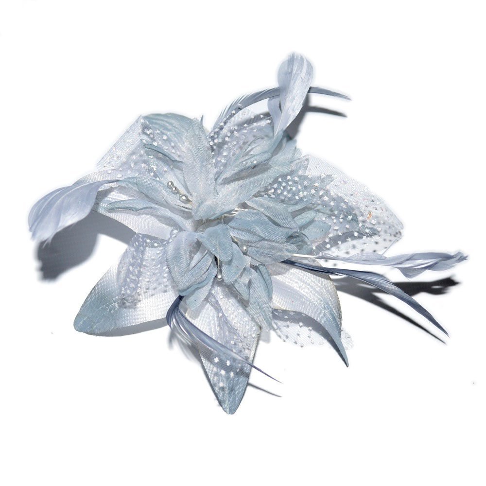 lilly-artige silbergrau Feder Blume fascinator auf einer klaren Kamm ...