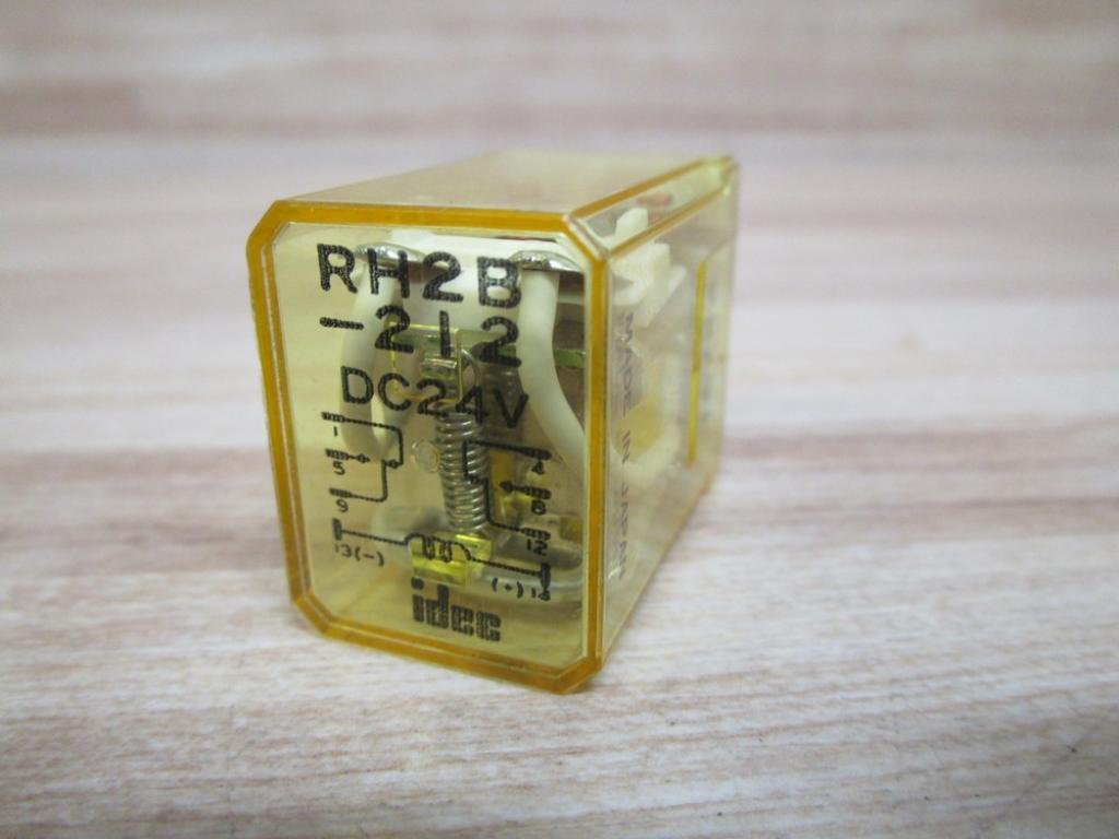 Amazon.com: Idec RH2B-212-DC24V Relay RH2B212DC24V : Industrial ...