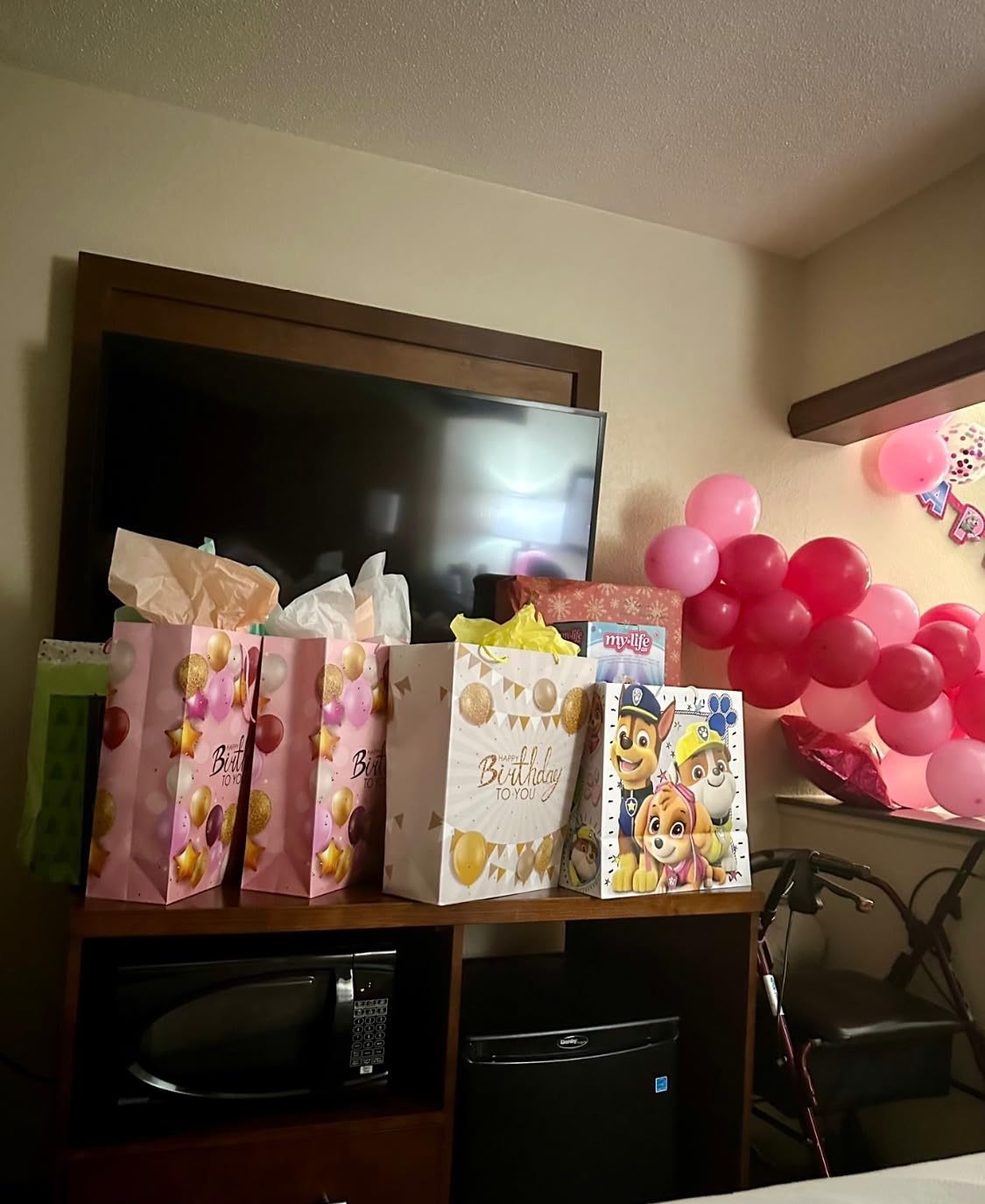 Amazon.com: Neatnsharp 2 Pack 17" Extra Large Birthday Gift Bag with ...