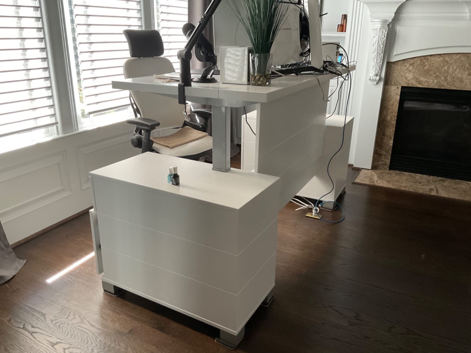 $96/mo - Finance ZURI Furniture Ford Executive Modern Adjustable Height ...