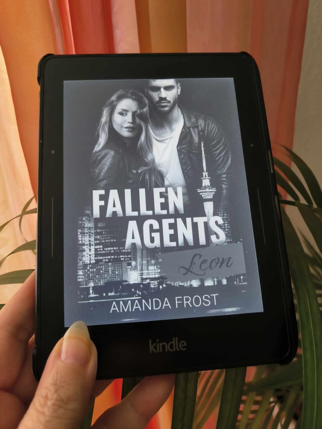 Fallen Agents - Leon : Frost, Amanda: Amazon.de: Bücher