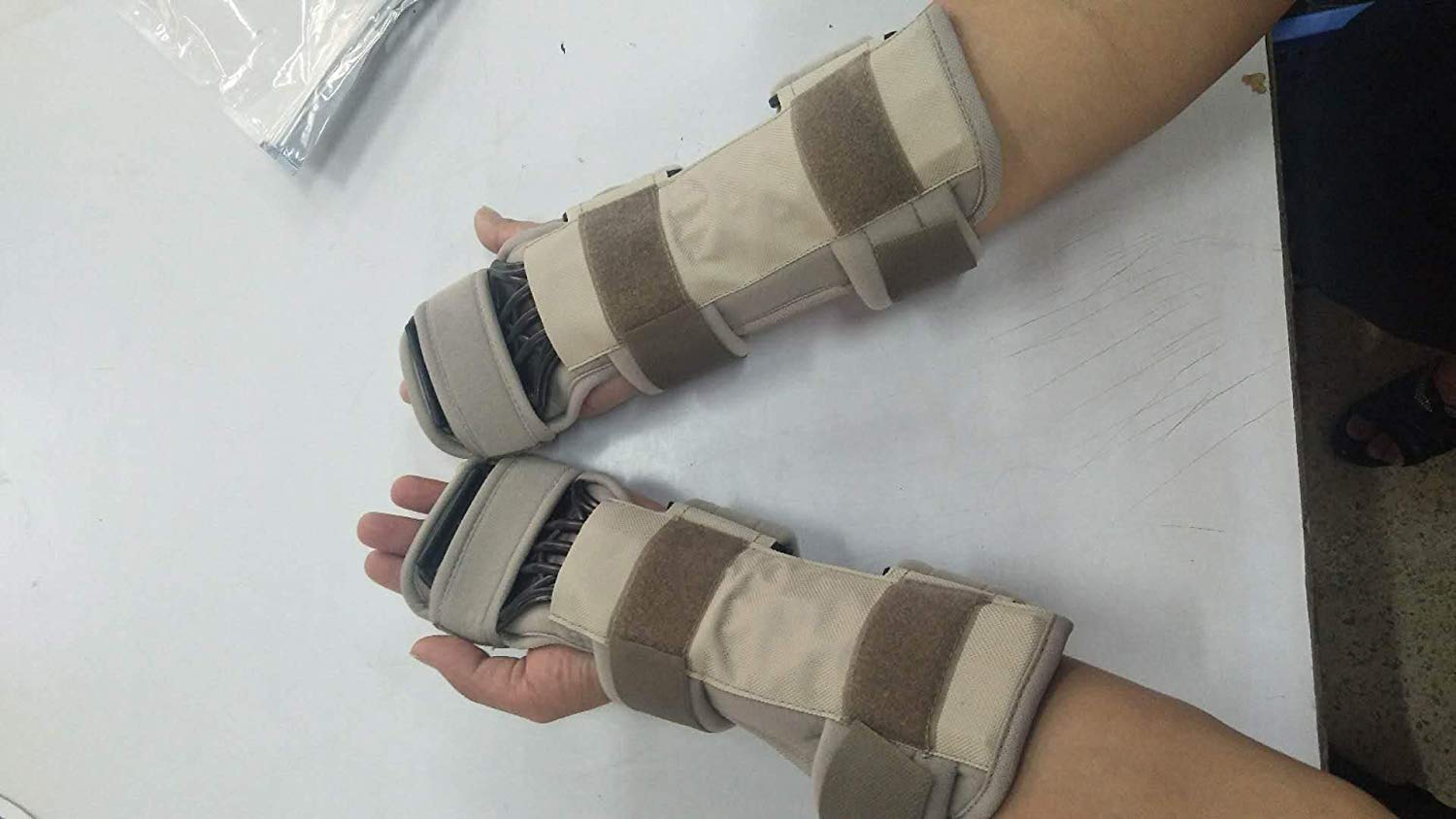 Resting Hand Splint For Men and Women, Hand Brace For Stroke Patient ...