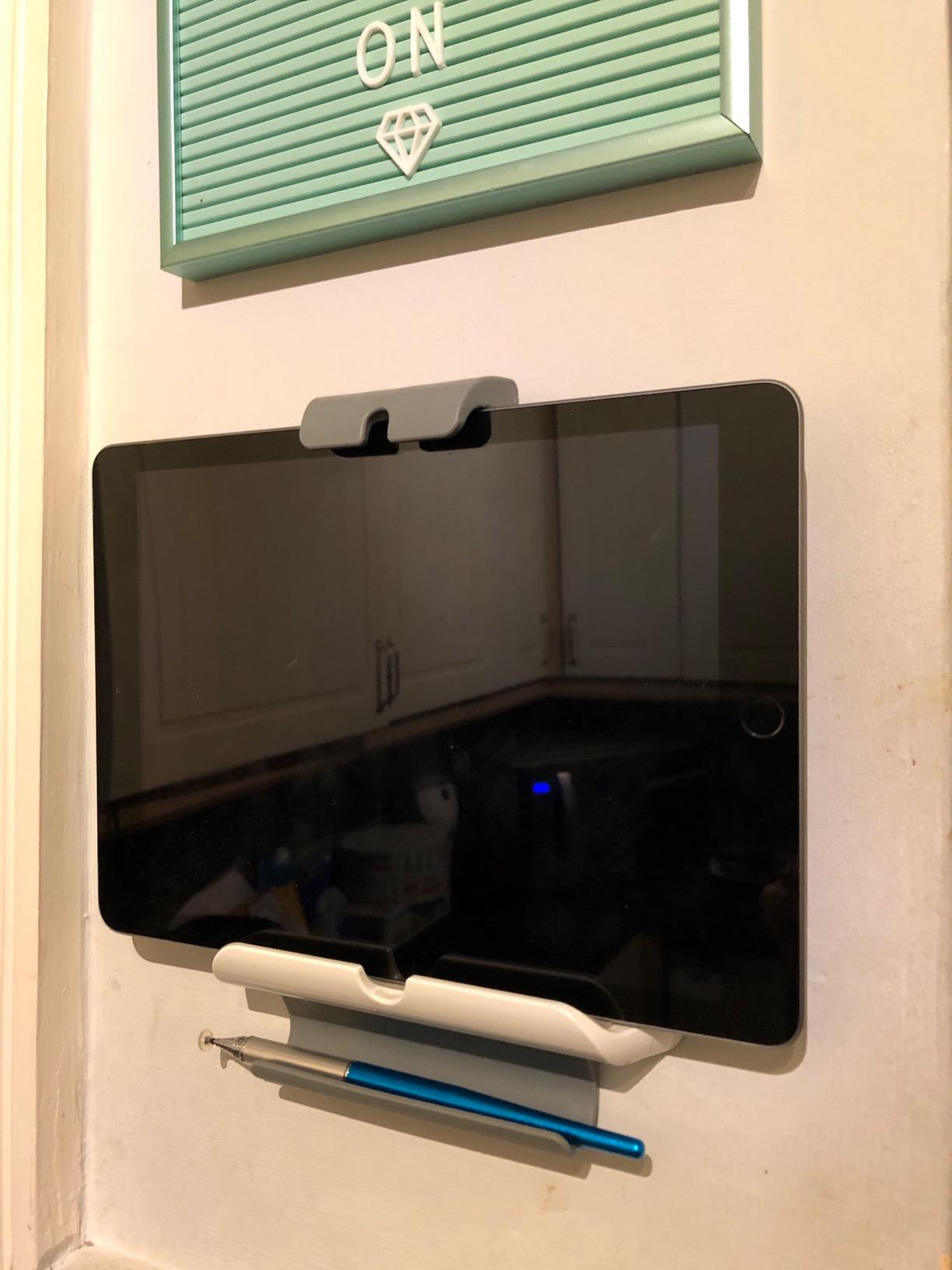 LINDY 40698 Magnetic Fridge or Wall Mount for iPad & Tablet, white, 16 ...