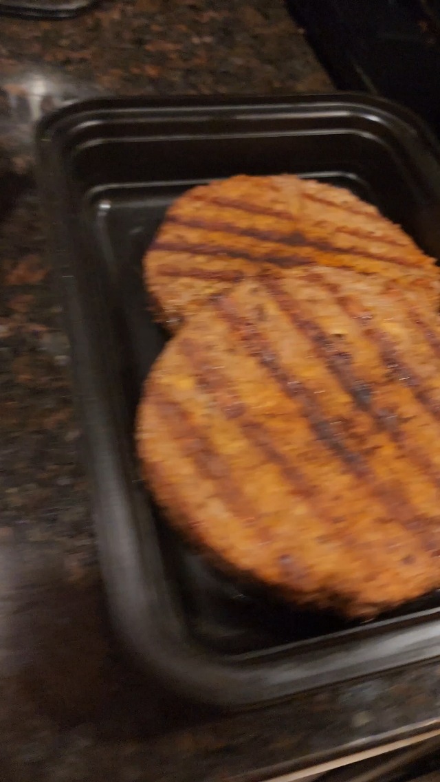 Watch Grilling impossible burgers on this Hamilton Beach electric grill ...
