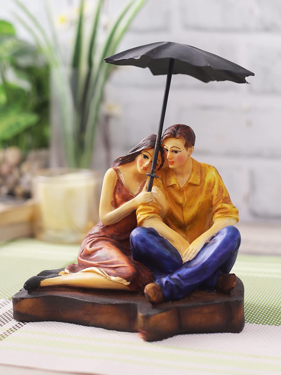 Buy Amazon Brand - Umi Romantic Love Couple Under Umbrella Statue ...