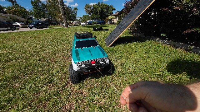 Watch LAEGENDARY RC Crawler - 4x4 Offroad Crawler on Amazon Live