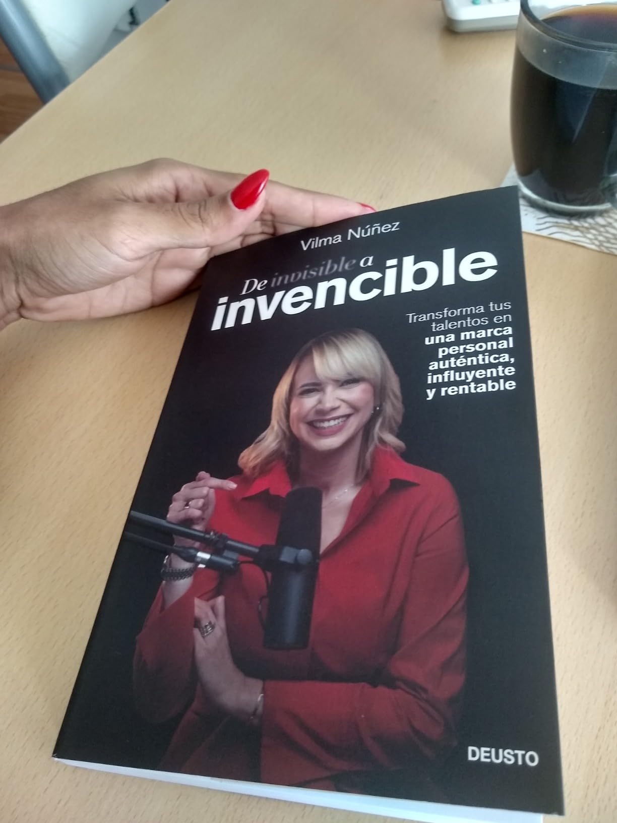 De invisible a invencible: Transforma tus talentos en una marca ...