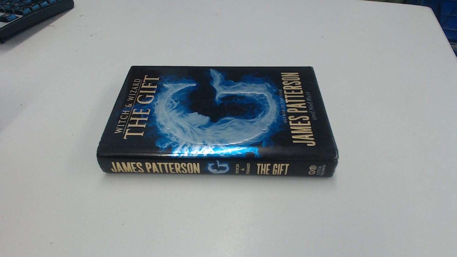 Amazon.com: The Gift (Witch & Wizard): 9780316036252: James Patterson ...