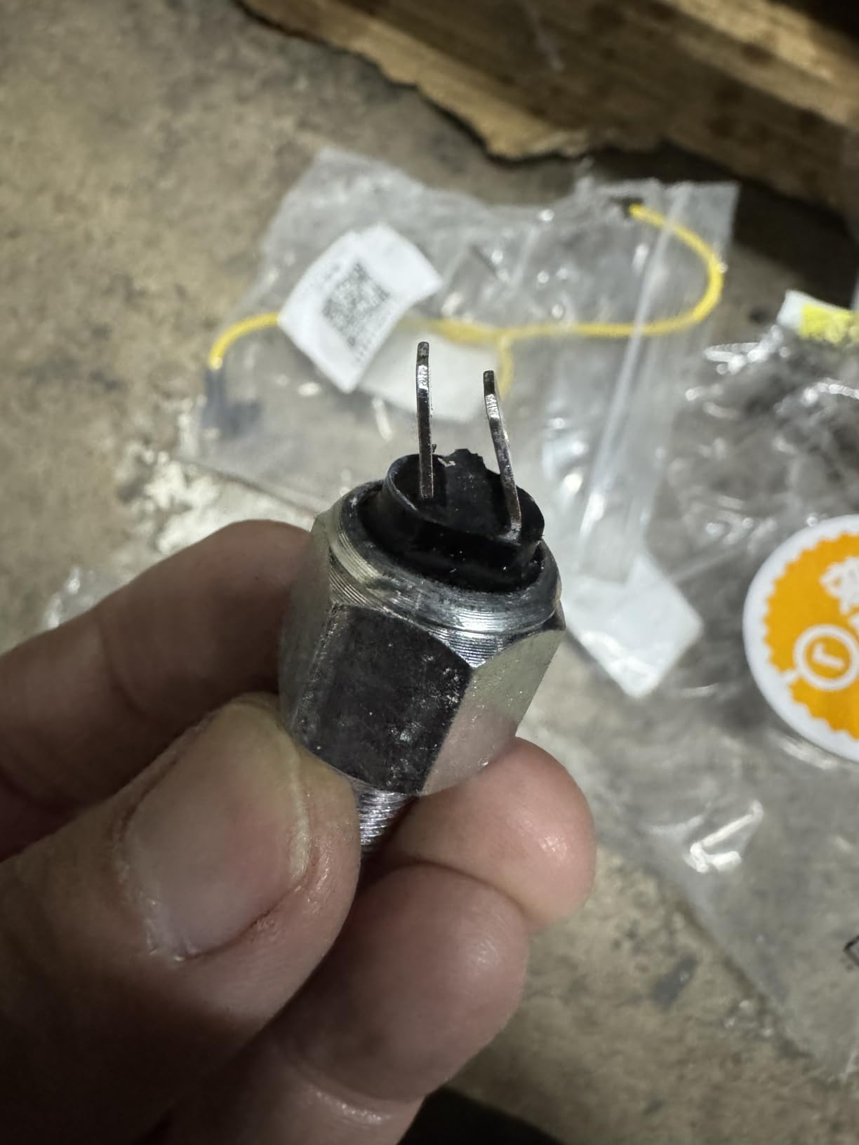 Amazon.co.jp: ブレーキライトスイッチ 72023 51D メタル油圧ブレーキストップライトスイッチ ケーブル交換付き ツーリング ...