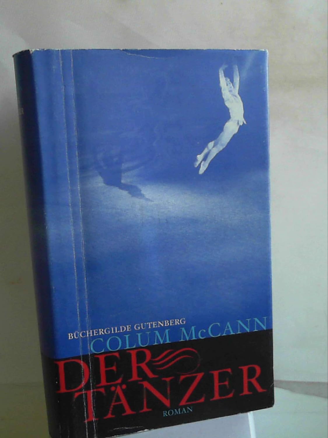 Amazon.com: Der Tänzer : Roman.: 9783763254866: Colum McCann: Books