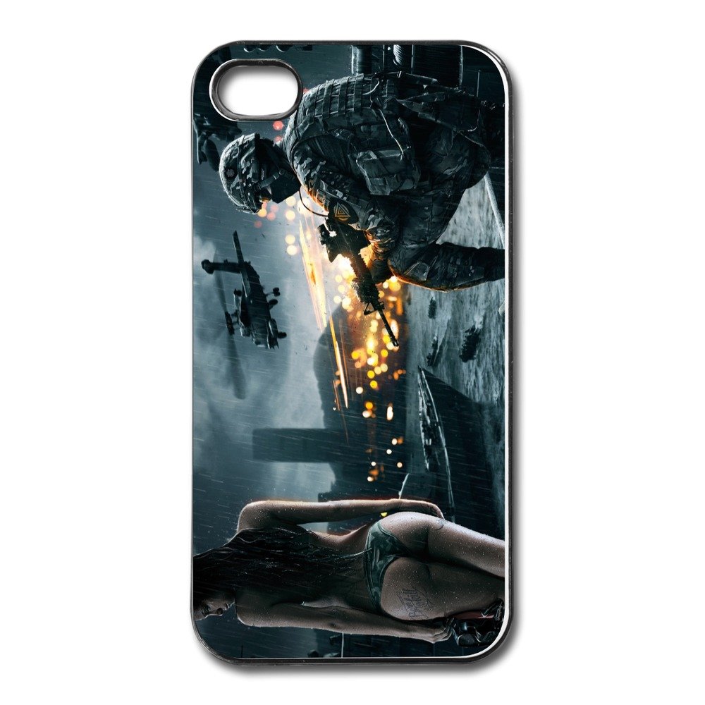 Holding Battlefield 4 Case