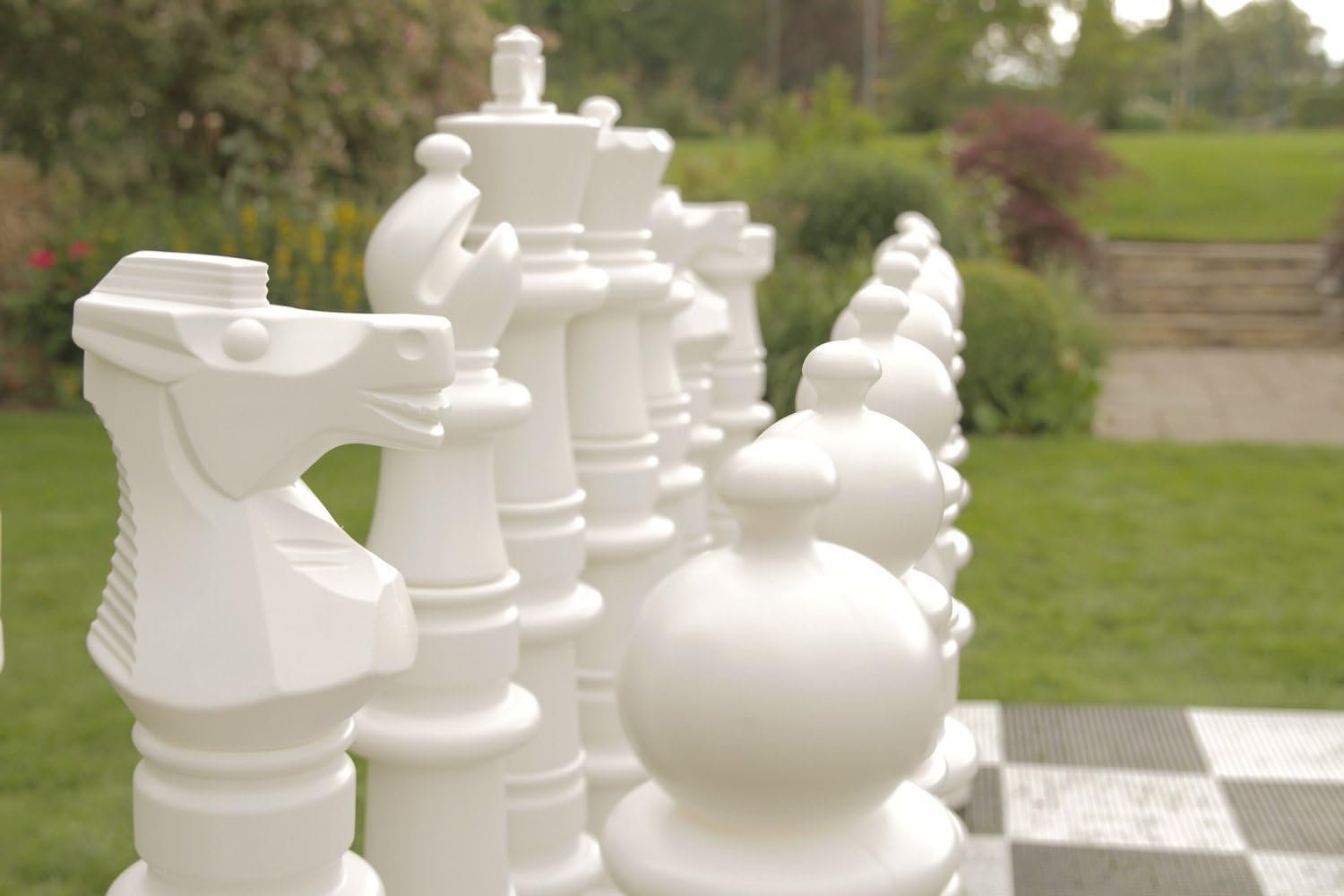 Uber Chess Pieces : Amazon.co.uk: Toys & Games