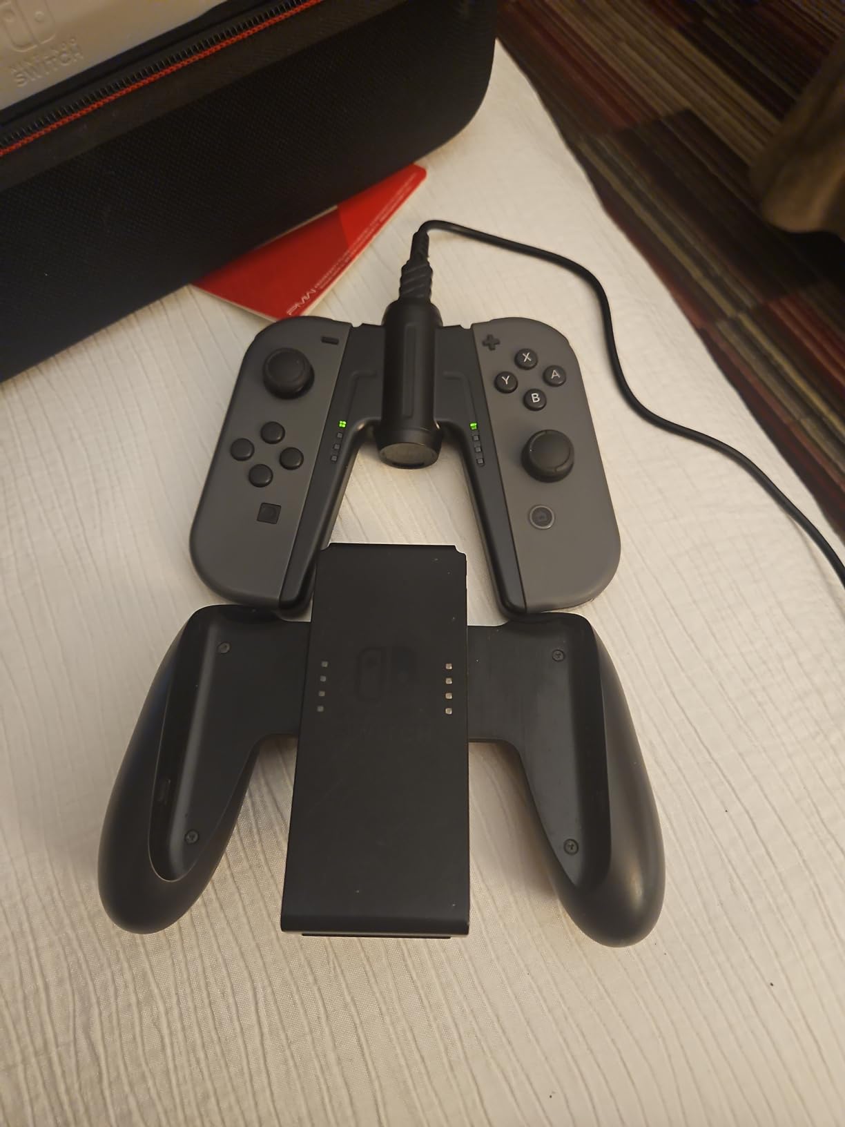 Amazon.com: IINE Joy-con Charging Grip Compatible with Nintendo Switch ...