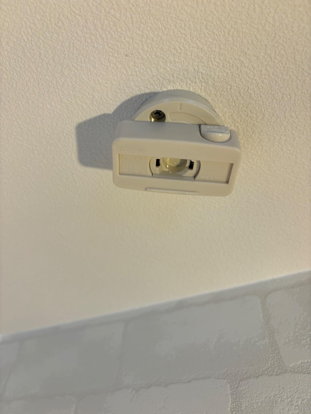 Amazon.co.jp: エルパ (ELPA) 引掛シーリング 照明 ダクトプラグ 125V 6A EW-LR09H : DIY・工具・ガーデン