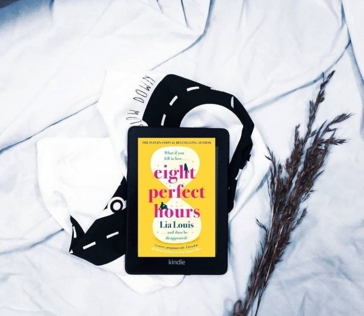 EIGHT PERFECT HOURS : Louis, Lia: Amazon.in: Books
