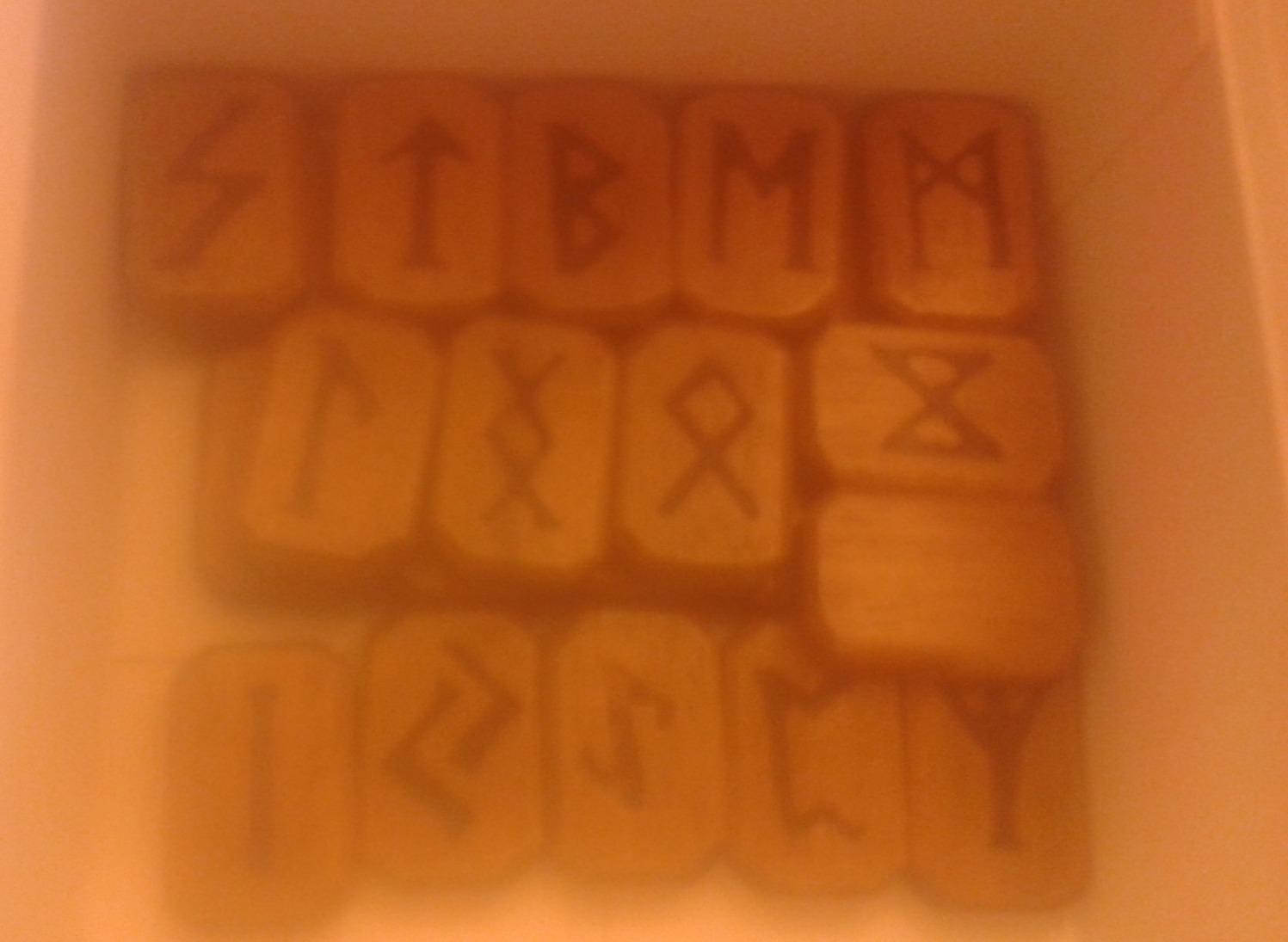 Deluxe Precious Wooden Runes: Lo Scarabeo: 9780738732459: Amazon.com: Books