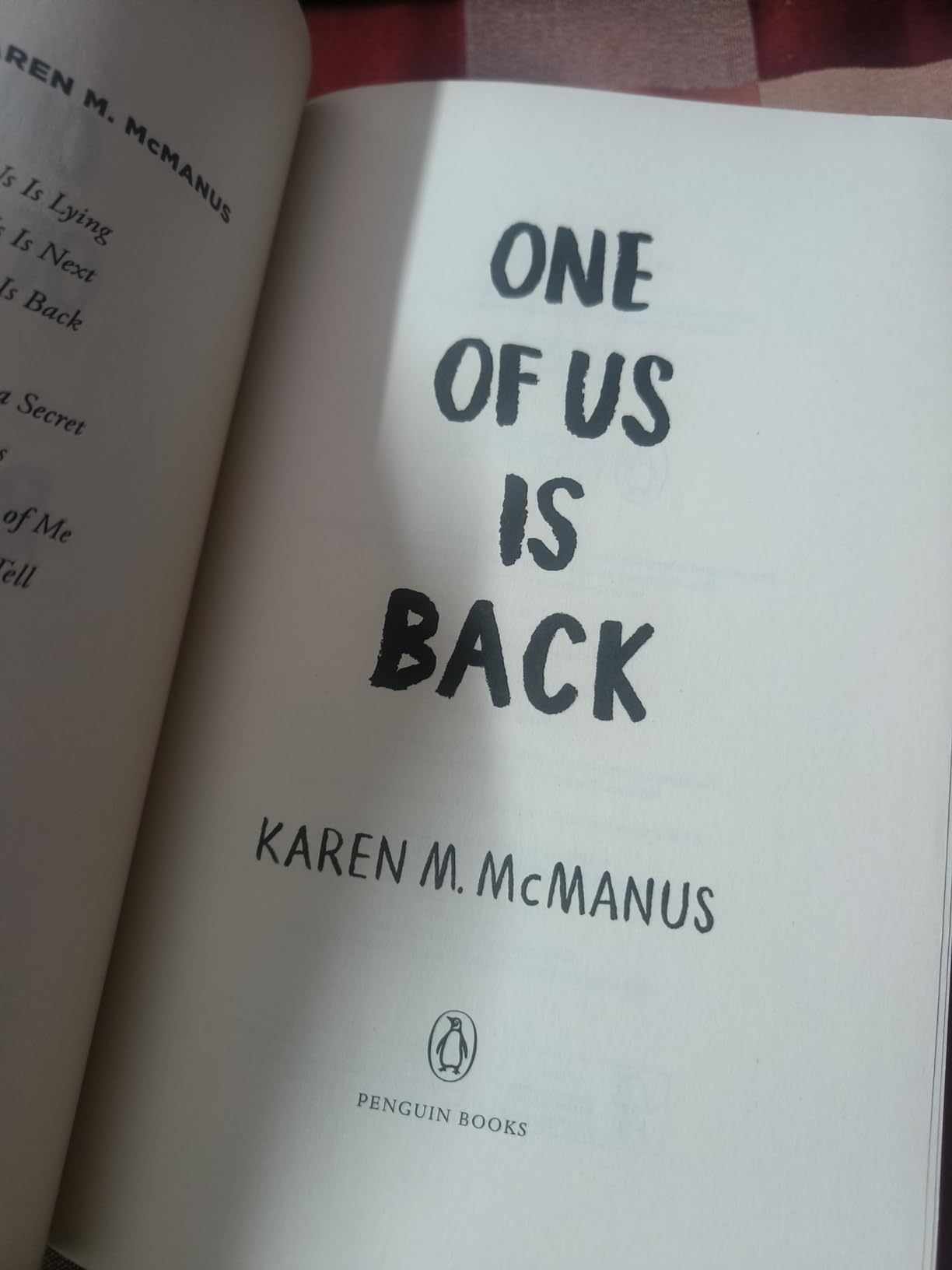 One of Us Is Back (One of Us Is Lying Book 3) eBook : McManus, Karen M ...