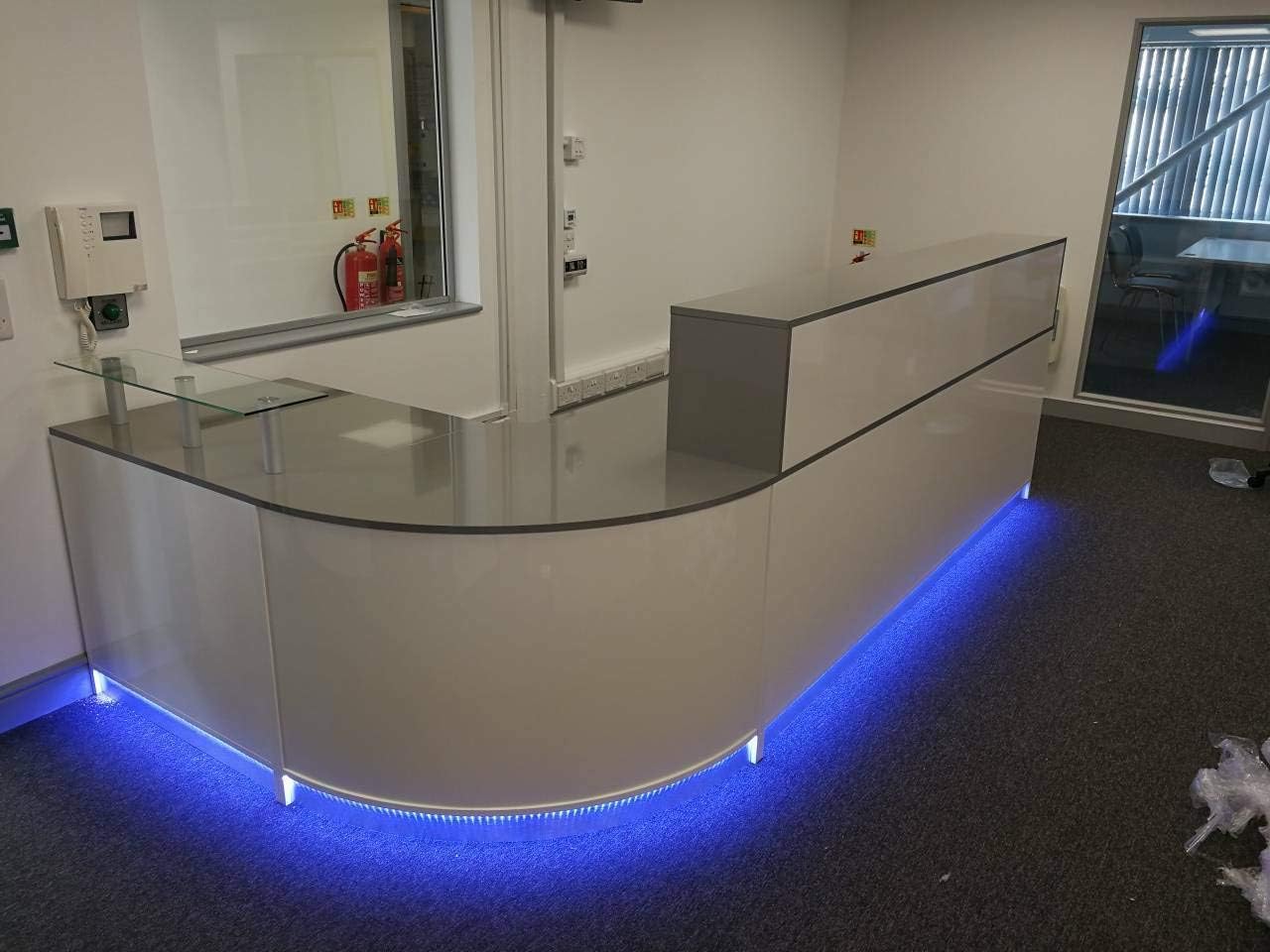 Reception Desk in White high Gloss Glass on top 2400mm/800mm/850h ...