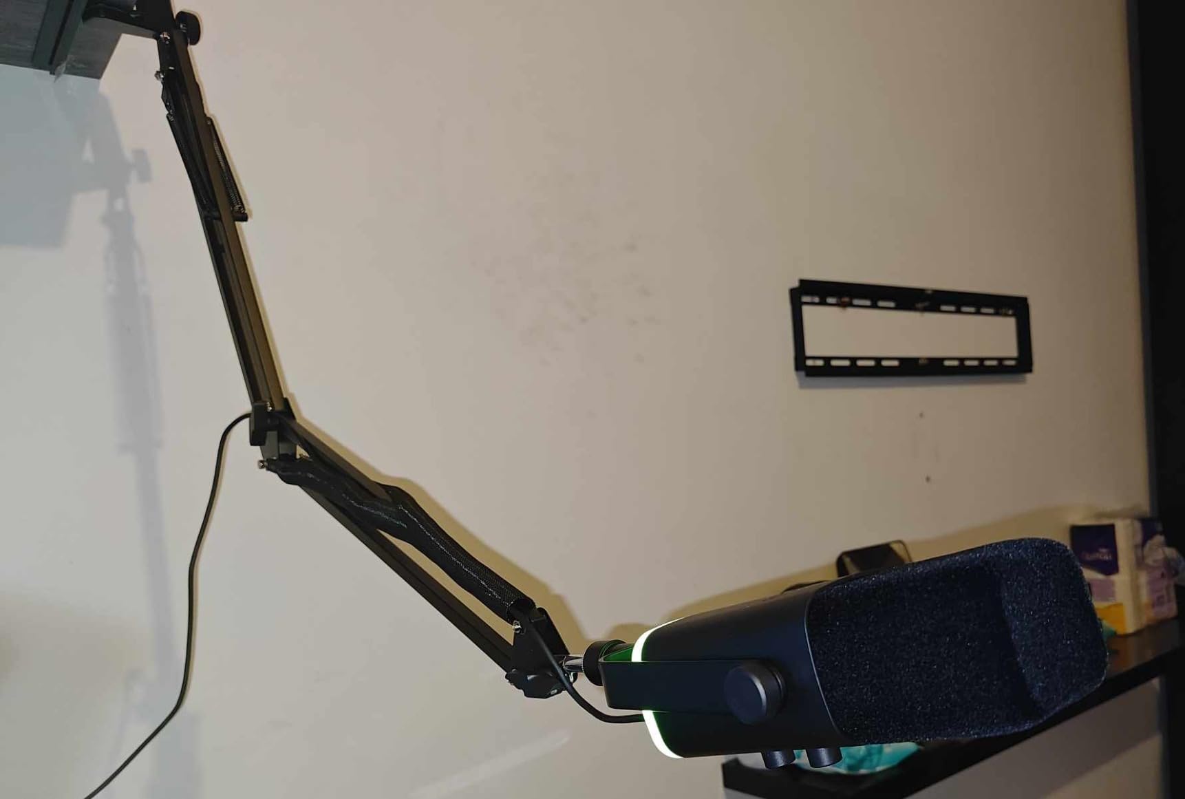 YOUSHARES AM8 Boom Arm, Mic Arm Compatible with Fifine AM8 with 3/8 ...